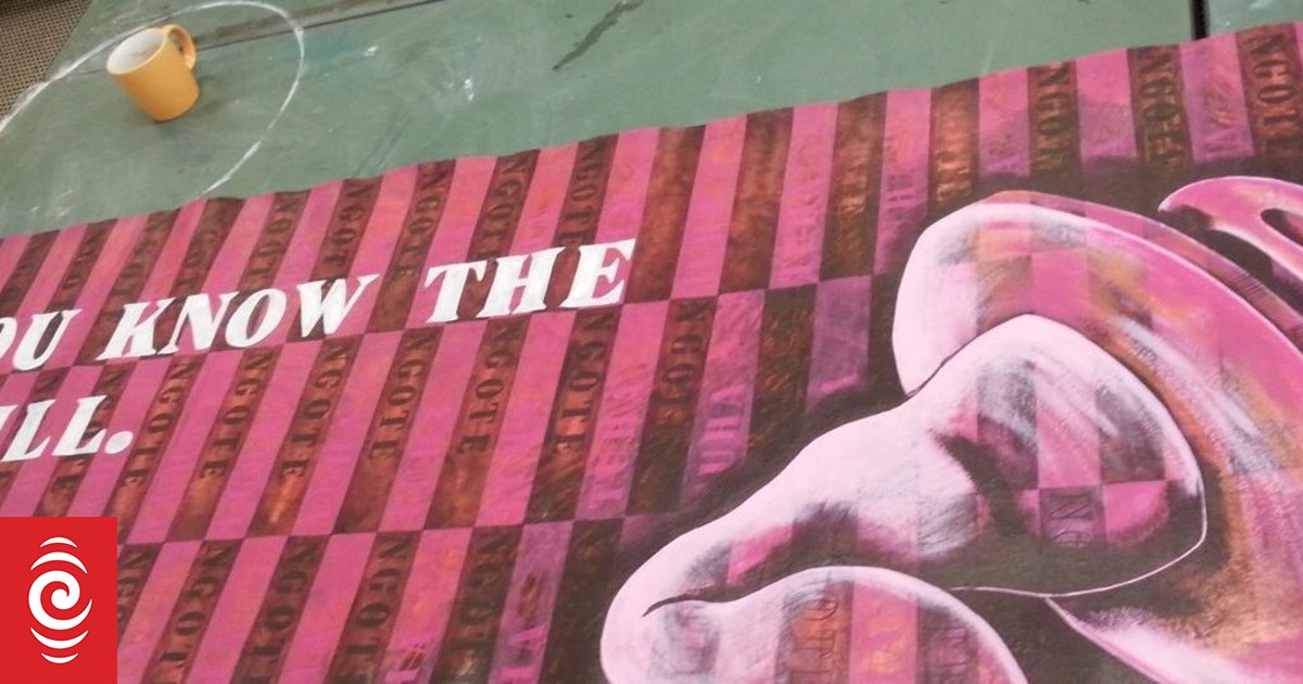 Artist wants apology after work pulled | RNZ News