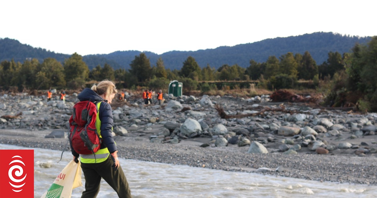 Fox River pollution being forgotten, locals worry | RNZ