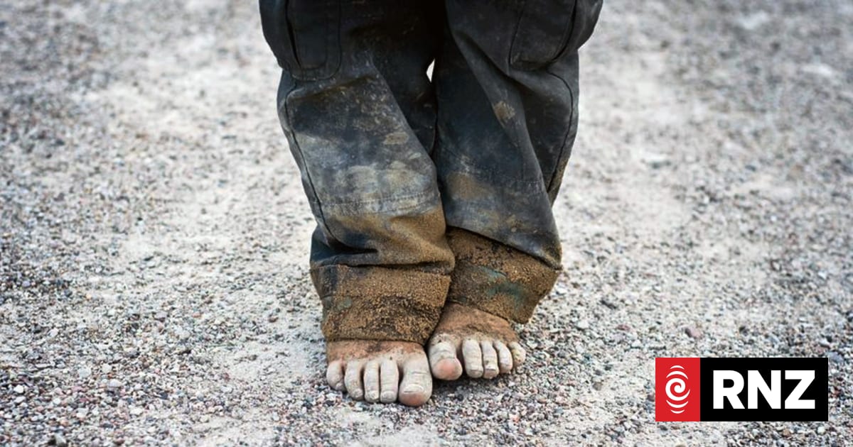 Govt defends work to reduce child poverty | RNZ