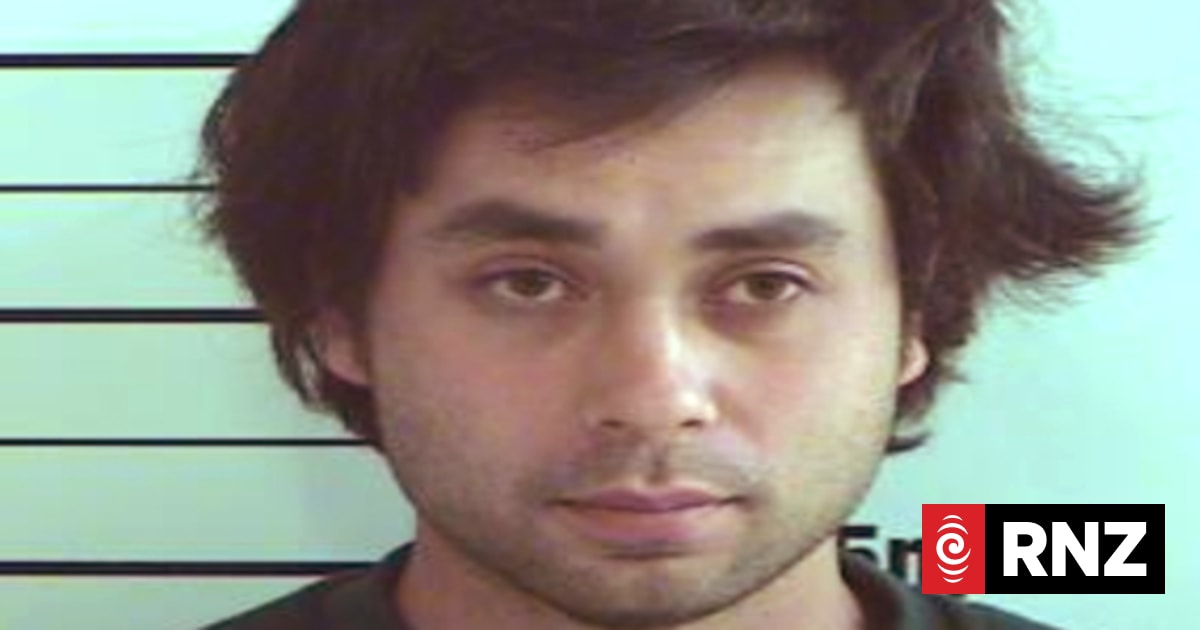 'High-risk' child sex offender at large | RNZ