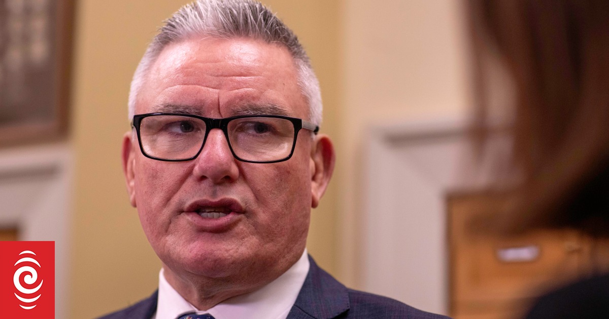 Senior Labour MP Kelvin Davis calls time on politics | RNZ News