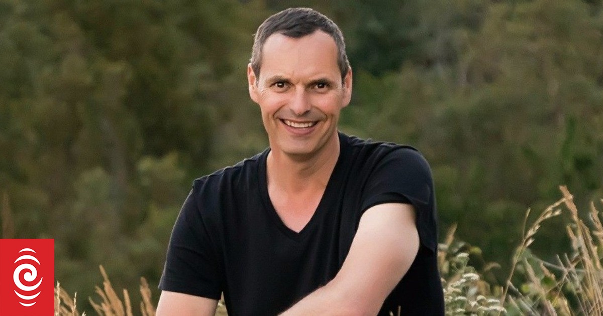 Tony Murrell: Autumn gardening questions answered | RNZ