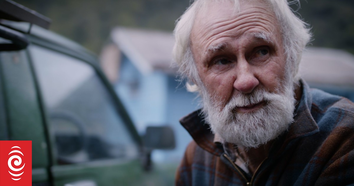 Ultimate scam lures elderly West Coast beekeeper | RNZ
