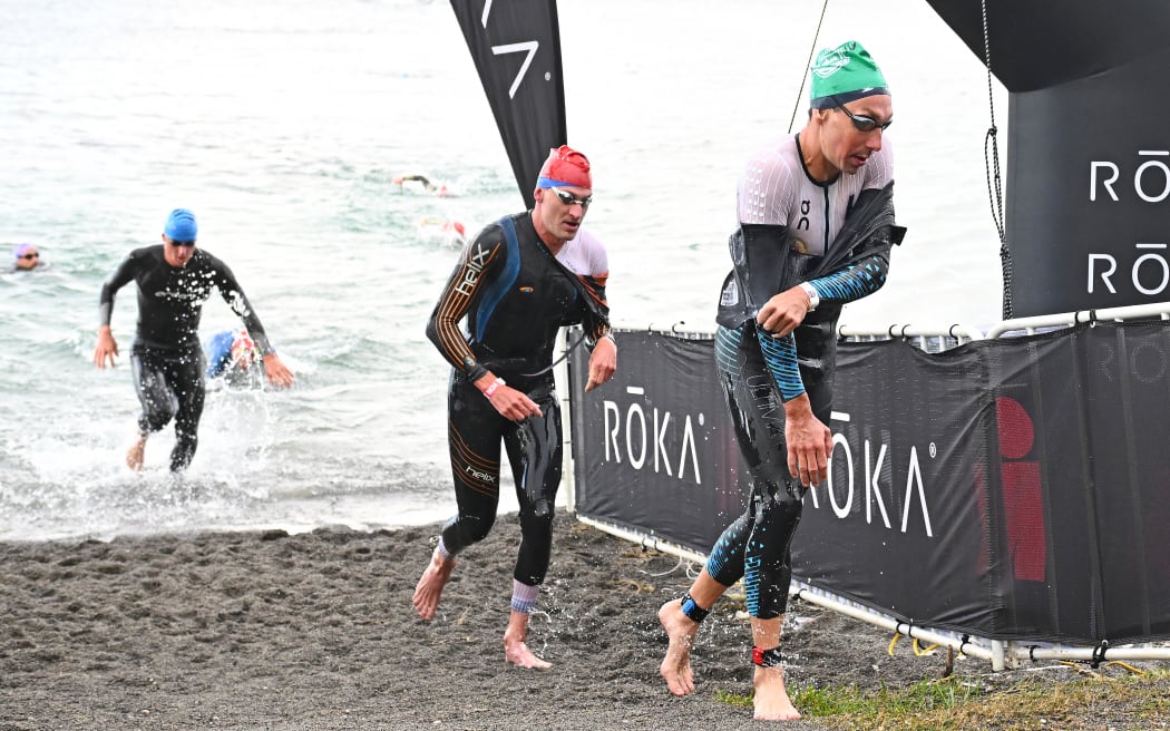 Trevor Foley, Kat Matthews clear out to clinch Ironman NZ titles | RNZ News