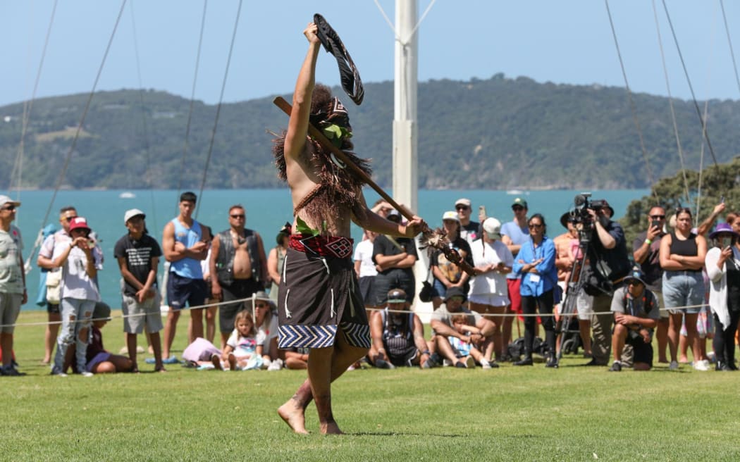 Kotahitanga in action: Hundreds descend upon the Treaty grounds ...