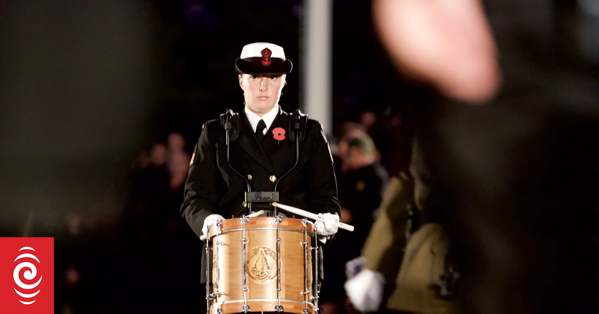 In pictures: Anzac Day marked at dawn services across NZ | RNZ News