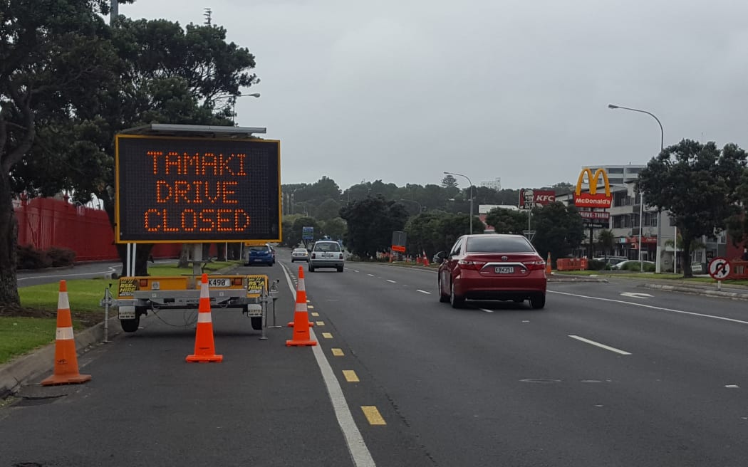 Sea rise: Race against time to save Tāmaki Drive | RNZ