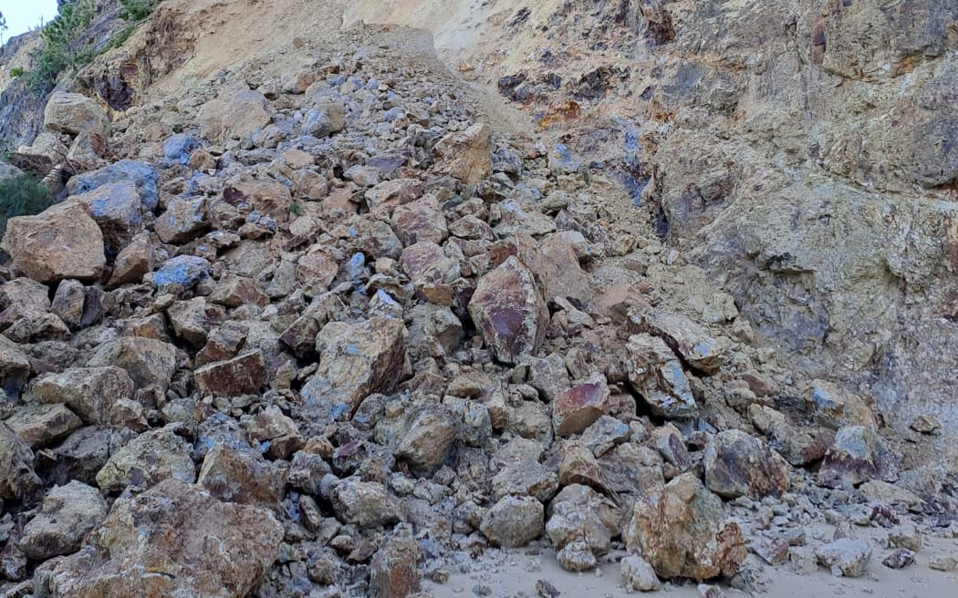 SH25 landside cleared as road reopens | RNZ News