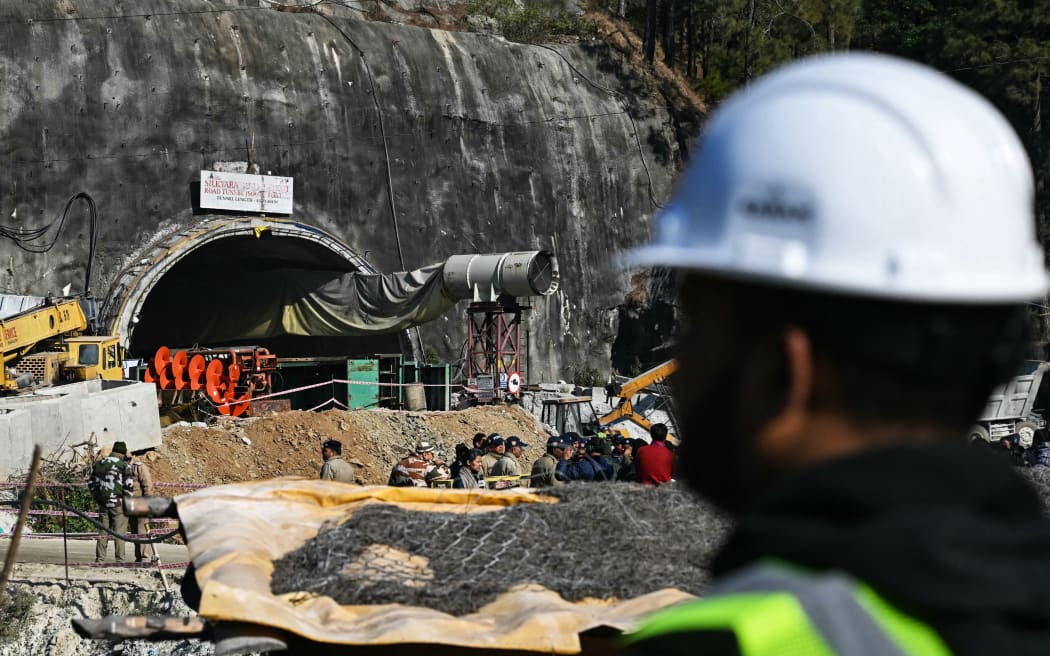 Uttarakhand tunnel collapse: Rescuers to dig by hand to rescue trapped ...