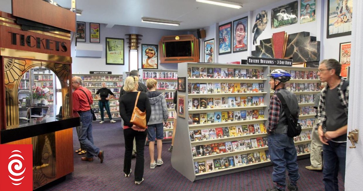 Peter Tonks and Keryn Maguire want to keep DVD's alive | RNZ