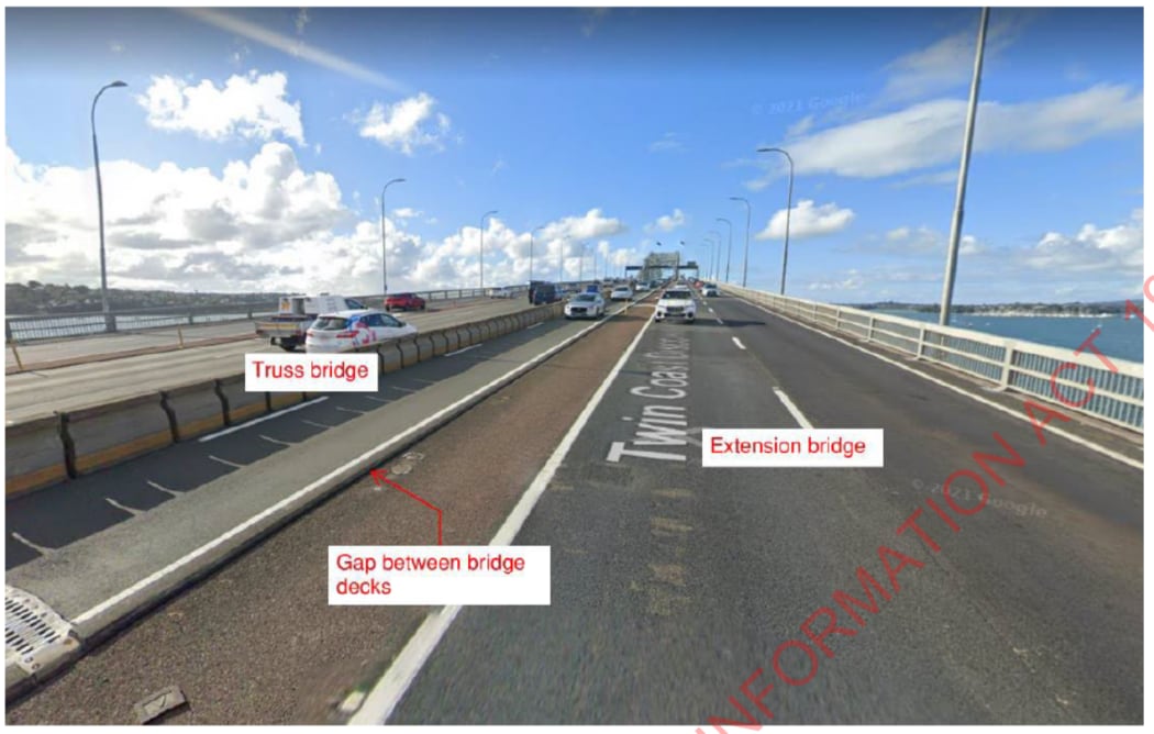 Auckland Harbour Bridge trembles when crowds walk on it, documents show ...