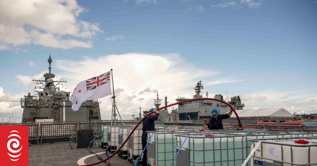Navy reaches Napier port with supplies on board | RNZ