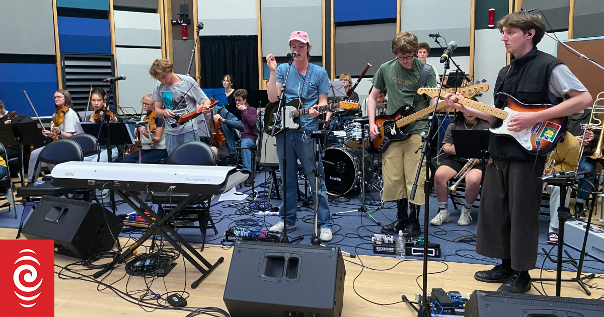 Dunedin band IVY prepares to go orchestral | RNZ