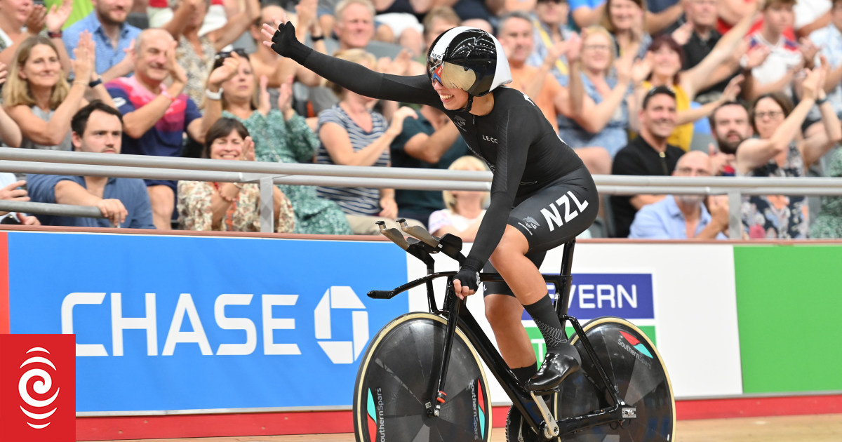 Silver and bronze medals for NZ at track cycling world champs | RNZ News