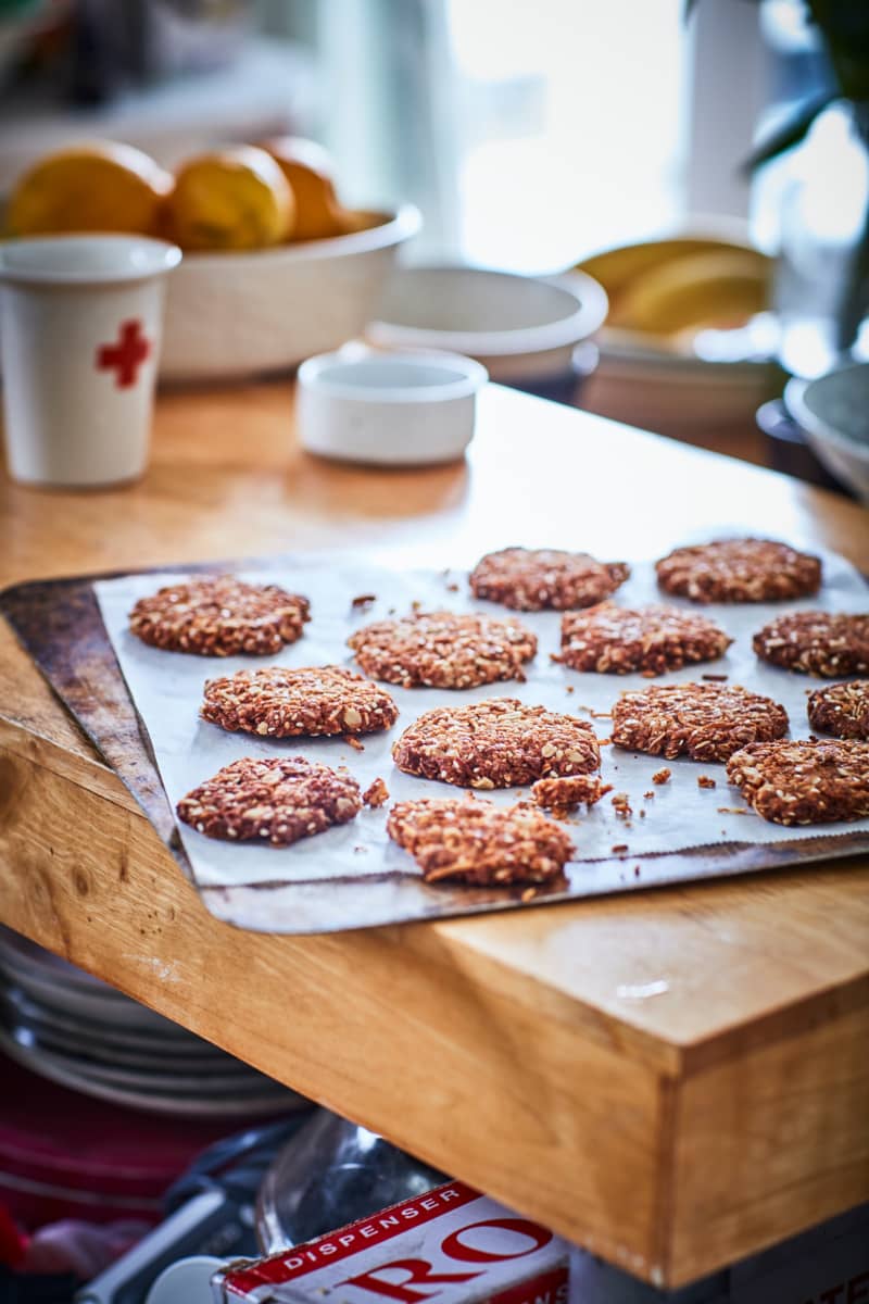 Sesame Anzac biscuits recipe | RNZ