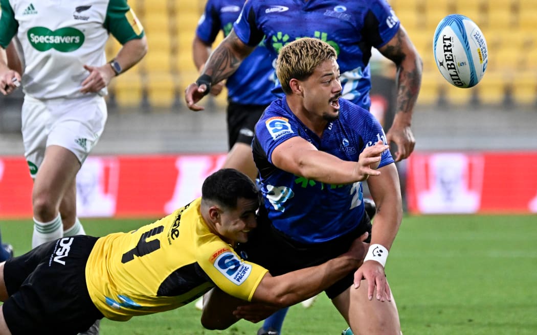 Barrett-less Hurricanes beat Blues in Wellington | RNZ News