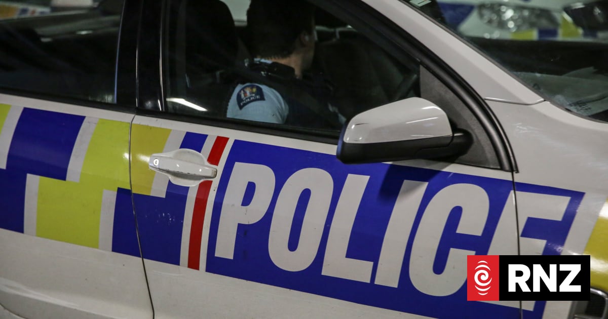 Police investigate gun shots fired at South Auckland house | RNZ