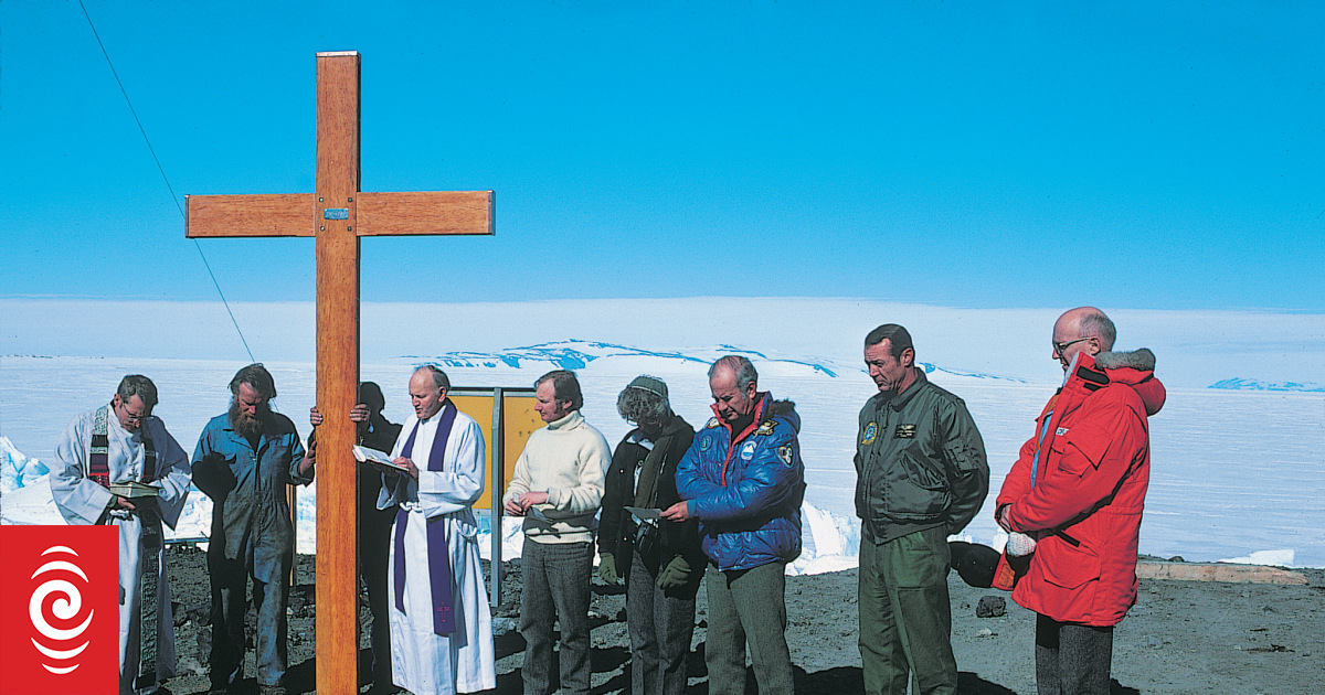 Two Erebus memorial sites are being considered | RNZ News