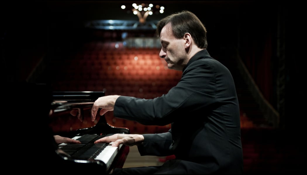Stephen Hough: piano, performance and the priesthood | RNZ