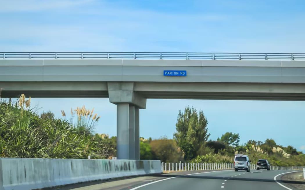 New toll point for SH2 near Pāpāmoa: What drivers will pay | RNZ News