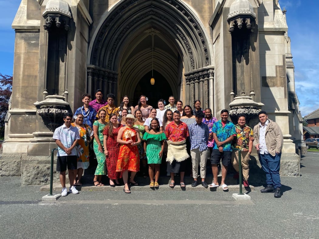 Cooks students in NZ want to complete studies at home | RNZ News