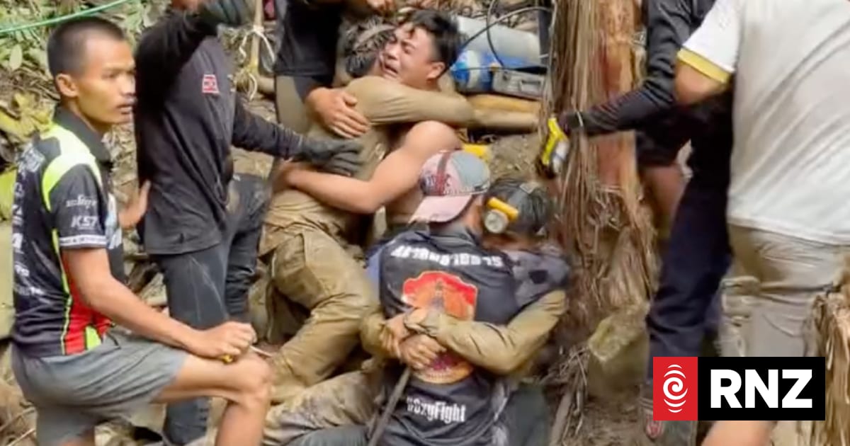 Laos cave rescue ends unexpectedly after villagers free themselves | RNZ