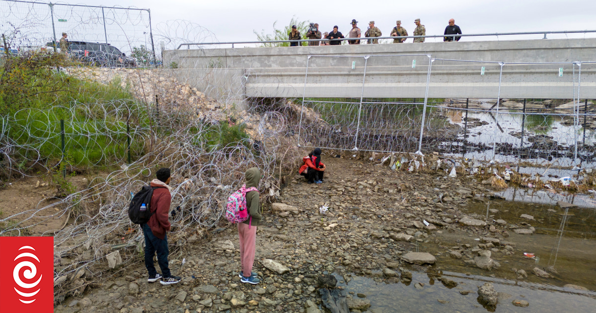 US court blocks strict new immigration law in Texas | RNZ News