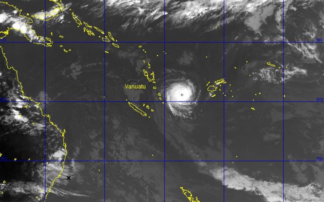 Cyclone warning for Vanuatu; pre-alert for New Caledonia | RNZ News