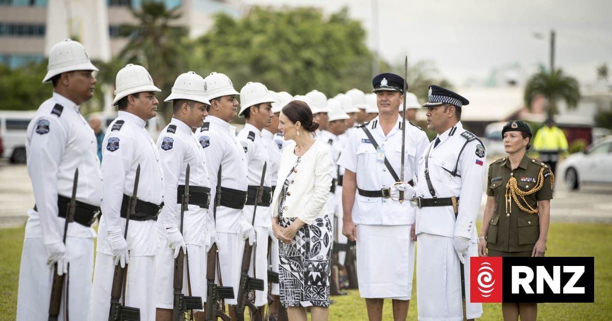 PM inspects Samoan guard of honour in first stop on Pacific trip | RNZ