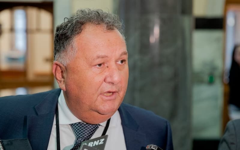Shane Jones taken to hospital by ambulance | RNZ