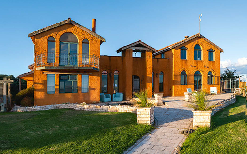 Island life with a classical twist | RNZ