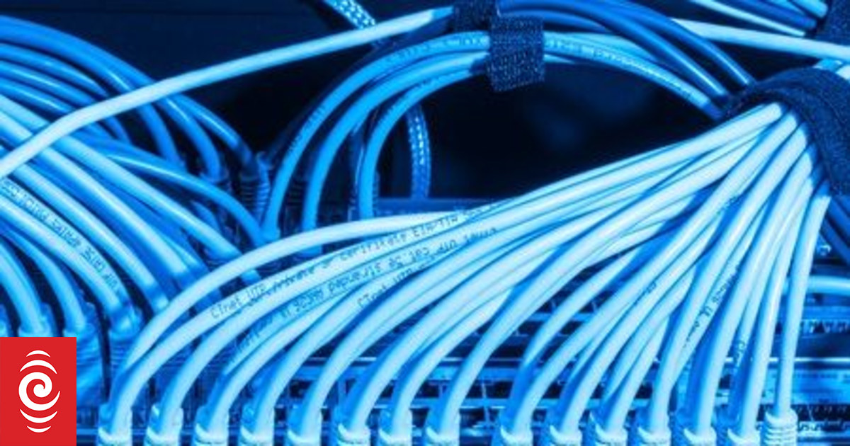 Wider broadband connections could boost economy - report | RNZ News