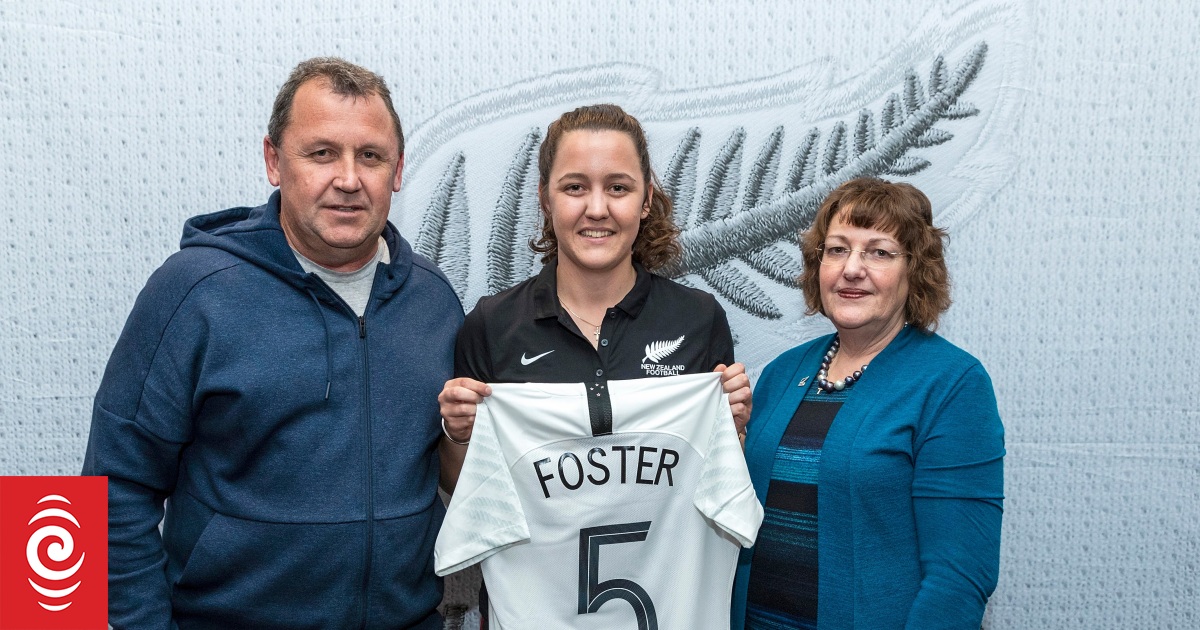 Daughter of All Blacks coach signs Phoenix deal | RNZ News