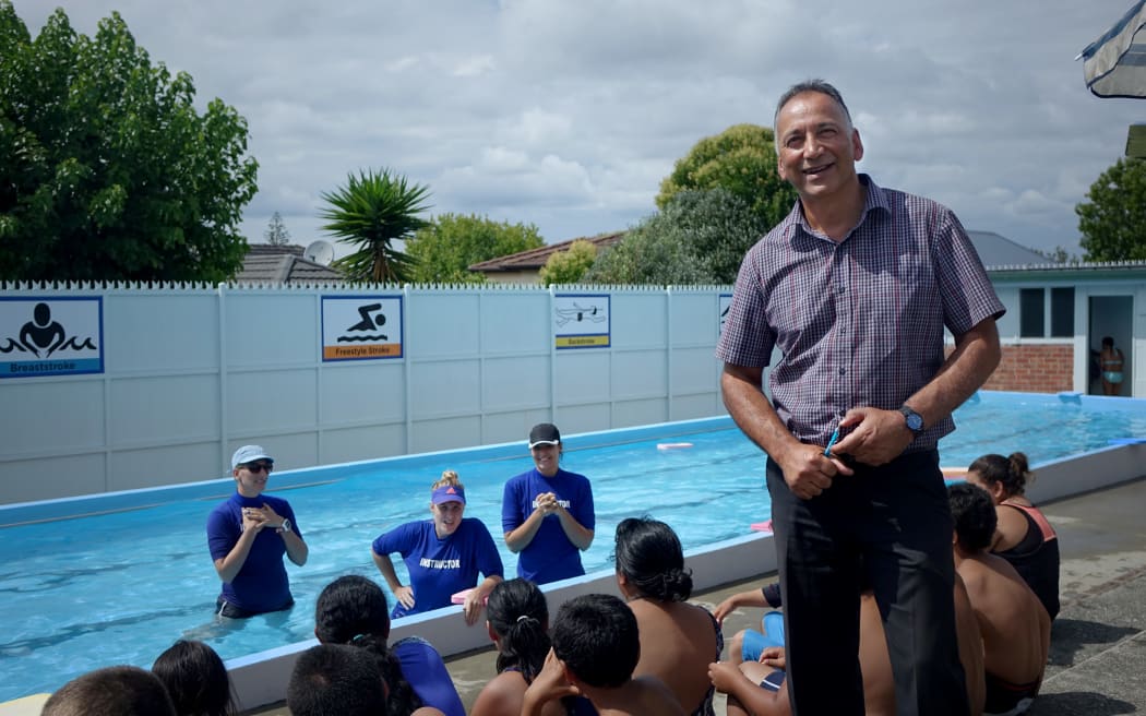Schools struggle to keep pools afloat | RNZ News
