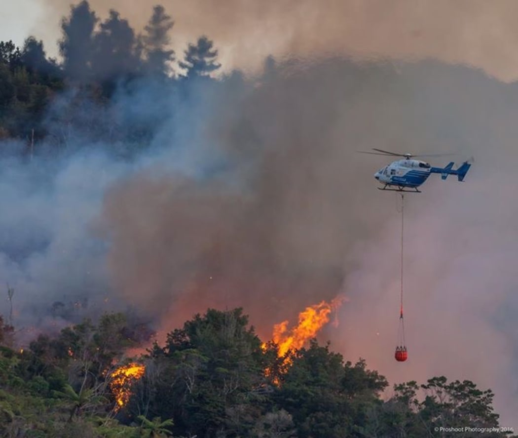 Still flare ups in Upper Hutt scrub fire | RNZ News