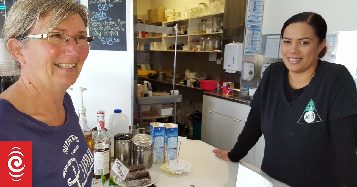 The cafe offering a reo fix along with its coffee | RNZ News