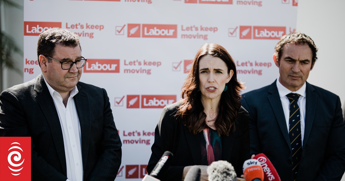 Labour promises action on contactless payment charges | RNZ News