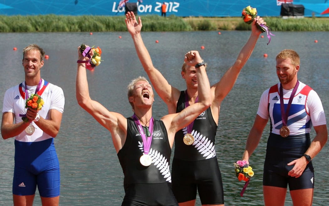 Murray and Bond claim top rowing honour | RNZ News