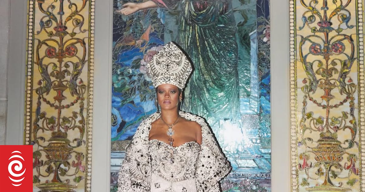 DIVA: an exhibition of show-stopping outfits worn by iconic performers ...