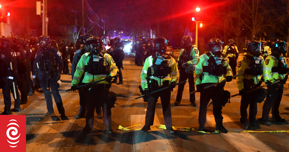 Another immigration-related shooting fuels chaos in Minneapolis | RNZ News