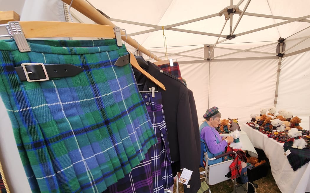 Sheafs, cabers and tartan on show at Turakina Highland Games | RNZ