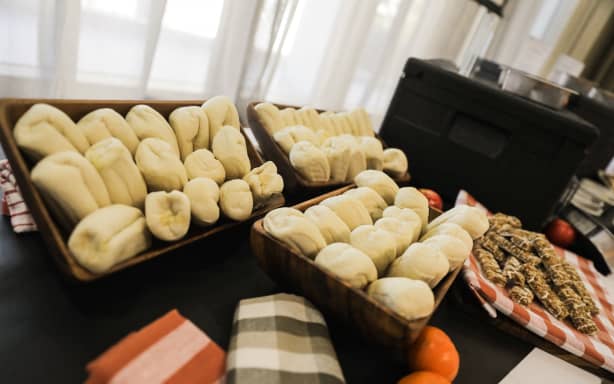 Government unveils rebooted school lunch menu | RNZ