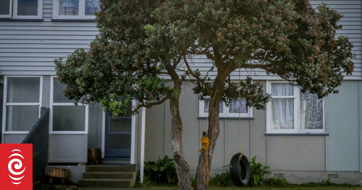 Child poverty rates in NZ are on the rise | RNZ News