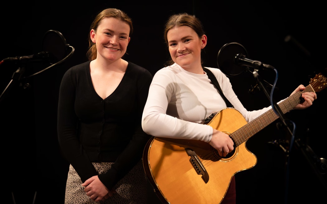 NZ Live: The Mitchell Twins | RNZ