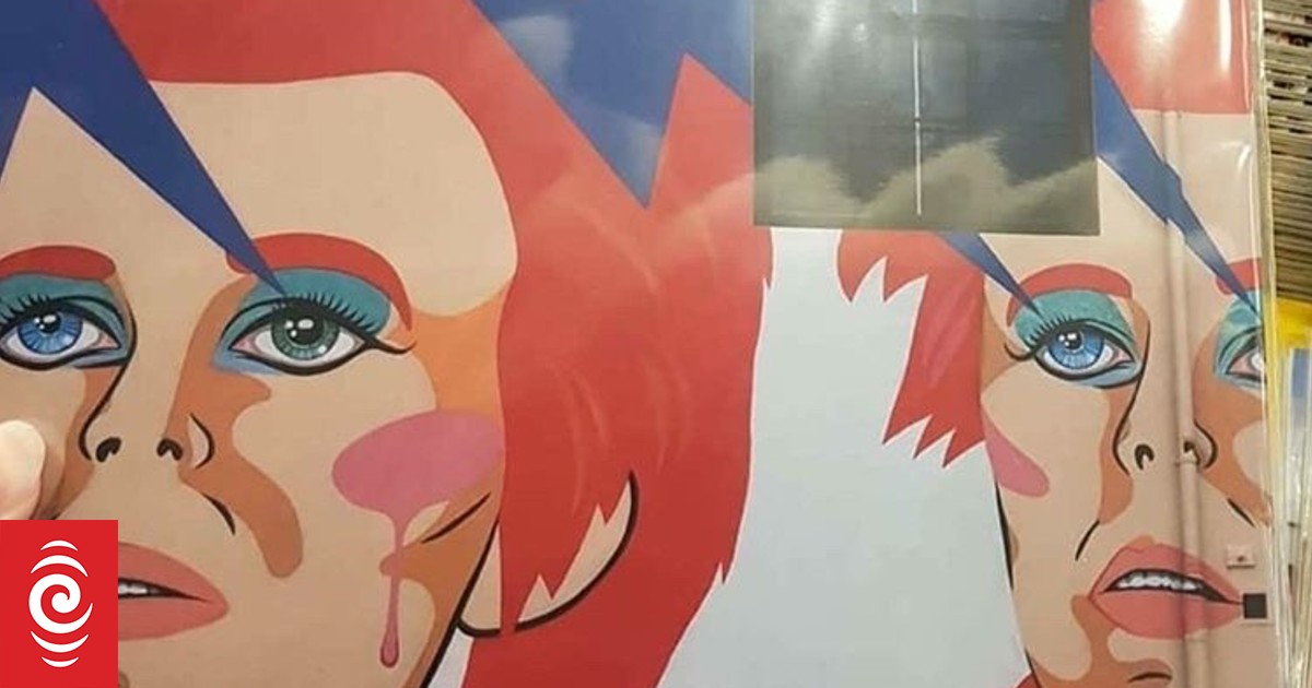 Artist Xoë Hall outraged over work featured on calendar's cover | RNZ News