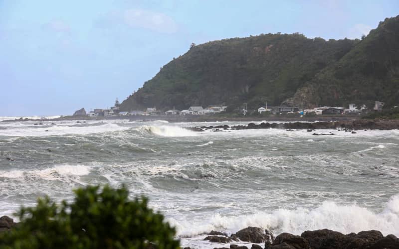 As it happened: Waves up to 11 metres hit Wellington's coast, state of ...