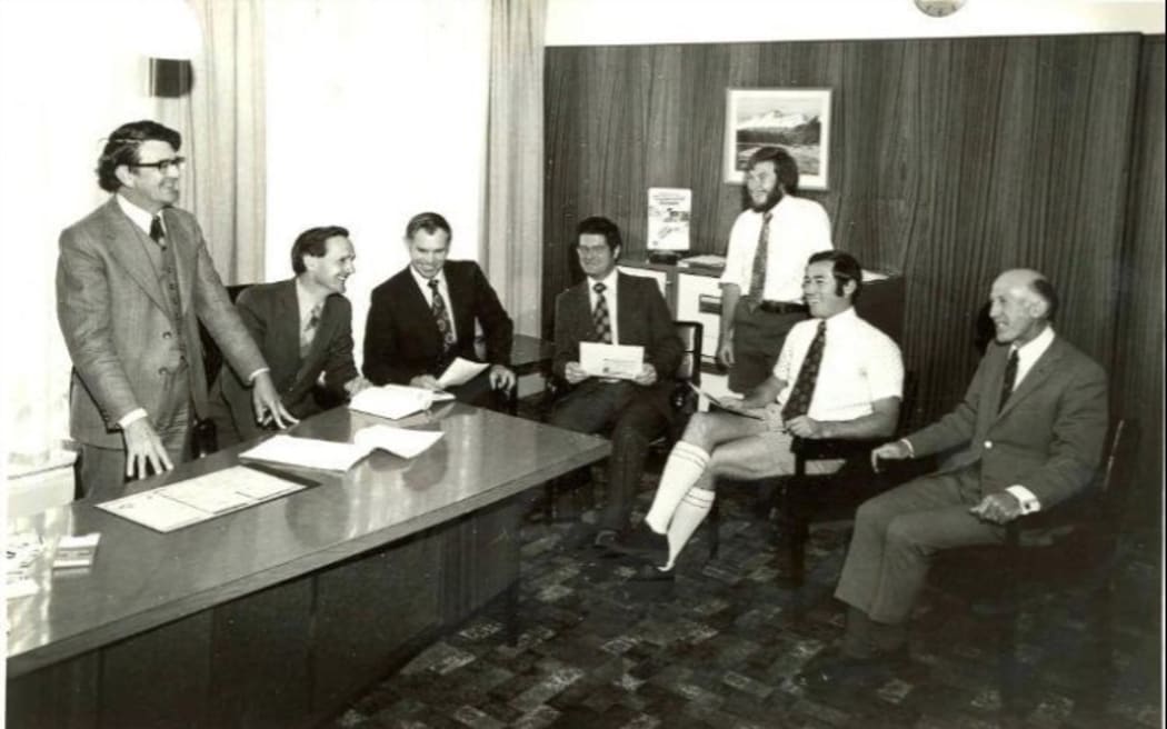 How bank staff convinced their bosses to let them wear shorts | RNZ News