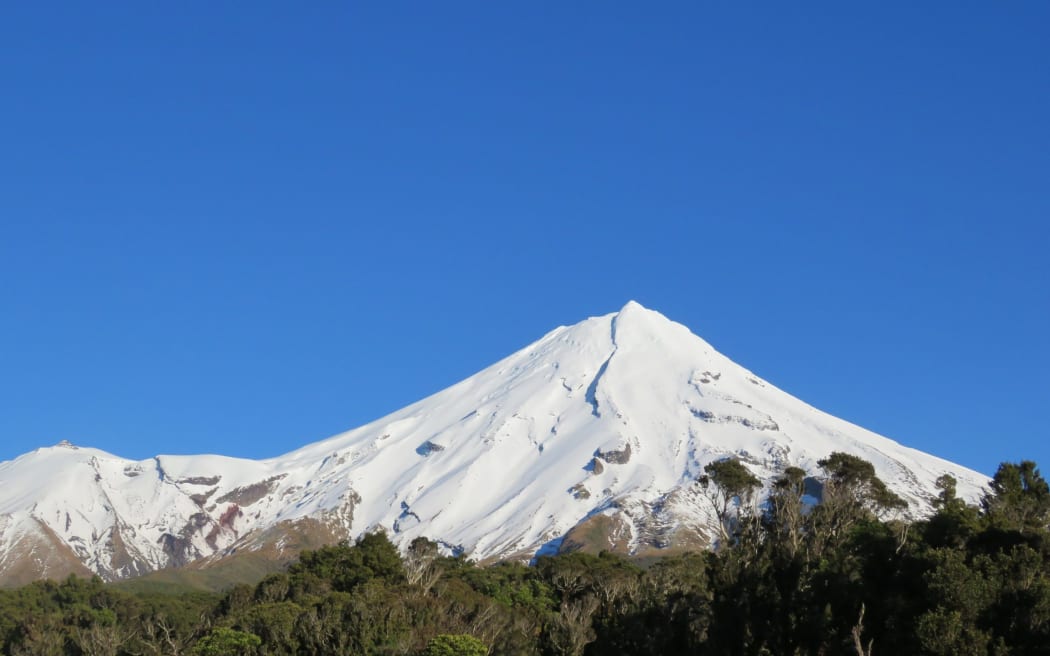 Everything that could go wrong if Taranaki Maunga erupted | RNZ News