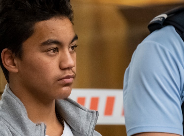 Haami Hanara's victim: 'Hand yourself in' | RNZ News
