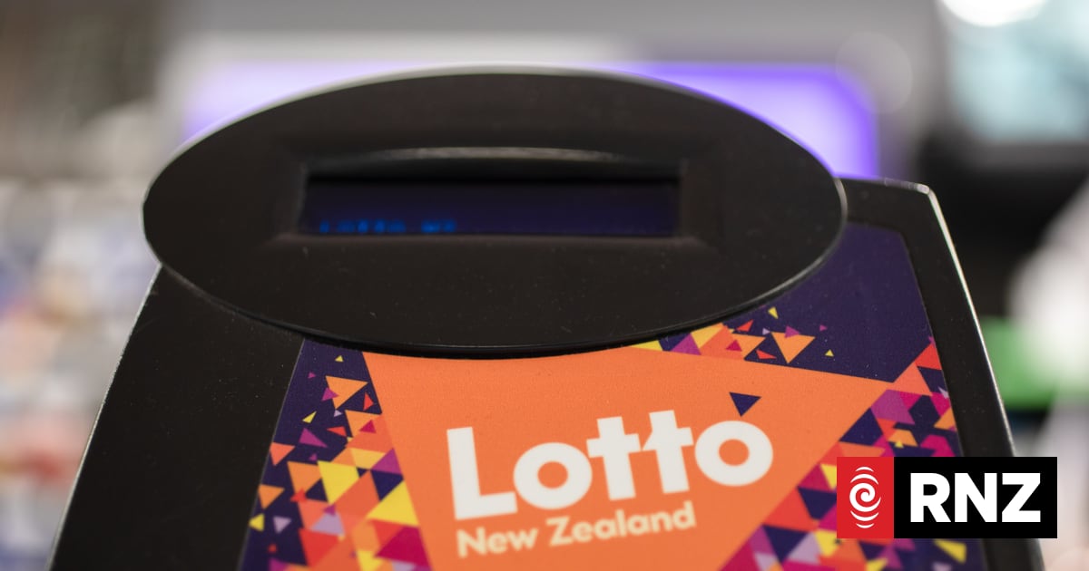 Three players share record must-win $55m Lotto prize | RNZ